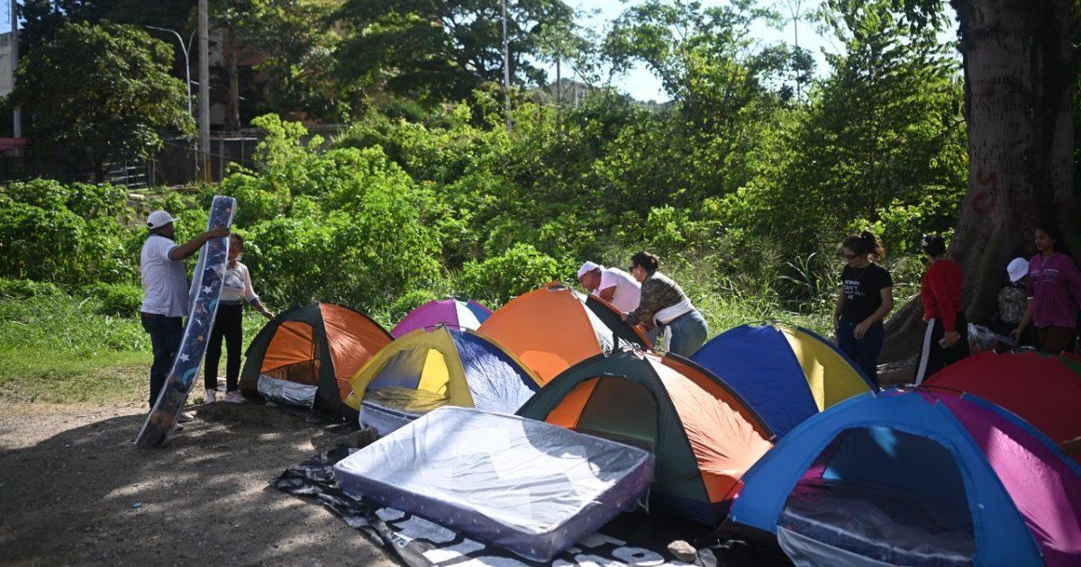Familiares instalan campamento fuera de prisión de Venezuela a la ...