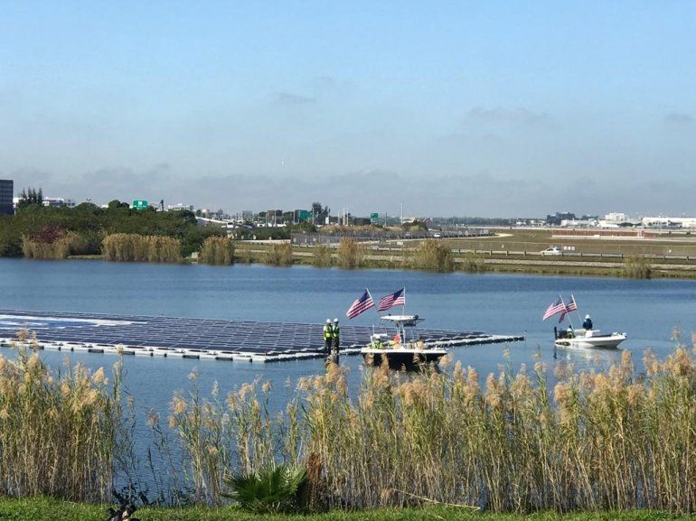 Inauguran primera instalación de paneles solares flotantes en Miami-Dade