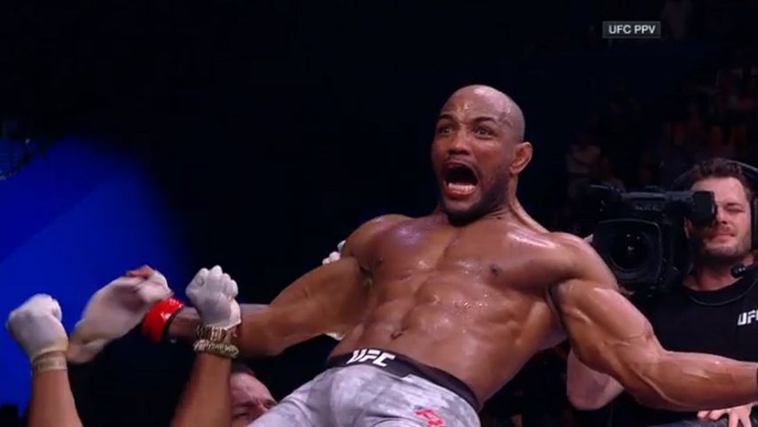 Luchador cubano Yoel Romero vence a Luke Rockhold en la UFC