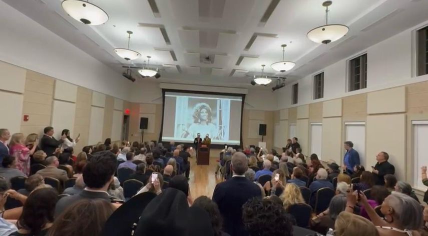 Muestra fotográfica honra a Celia Cruz en el Coral Gables Museum