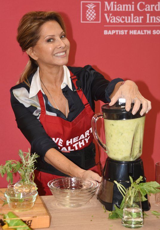 La chef Ingrid Hoffman prepara platos saludables para el corazón