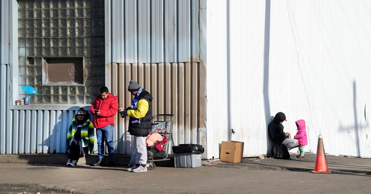 Reportan 7 casos de sarampión en refugio de migrantes en Chicago