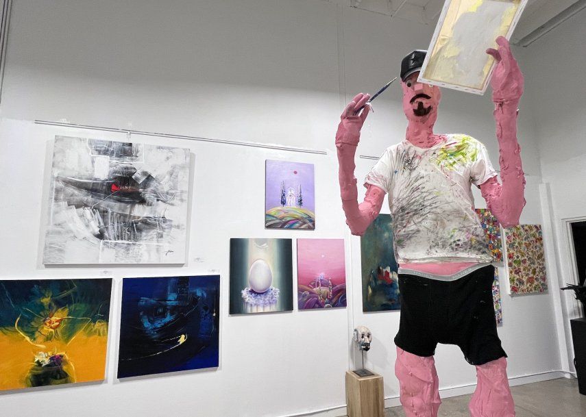 Muestra de arte en Miami explora atrevidos colores y fusiones temporales