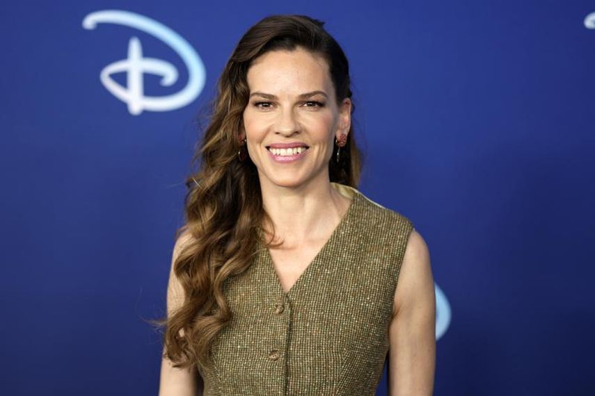 Hilary Swank, de 48 años, anuncia que espera gemelos