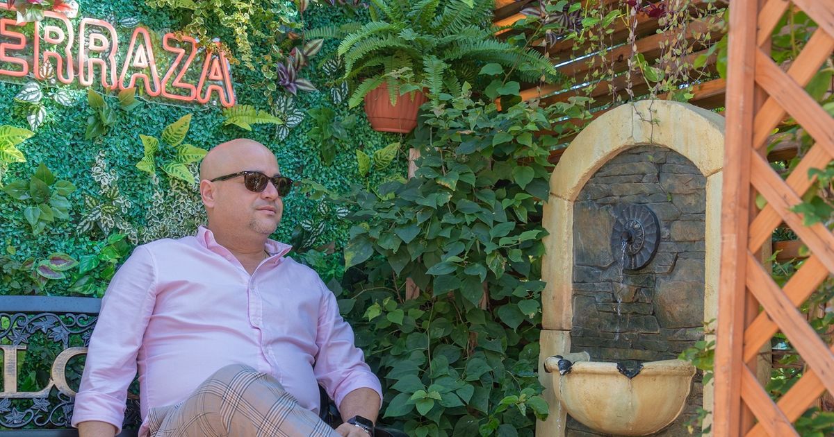 Comediante cubano Andy Vázquez se reencuentra con su familia