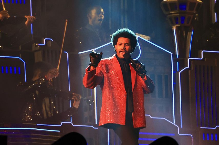 The Weeknd hace despliegue visual en show del Super Bowl