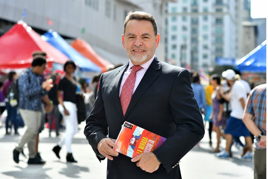 La mirada indiscreta, de Alejandro Ríos, llega a la Feria del Libro de ...