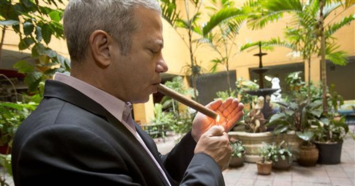 Los puros cubanos comienzan a echar humo en EEUU
