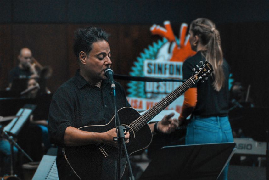 Horacio Blanco y Elisa Vegas ejecutan Sinfonía Desordenada