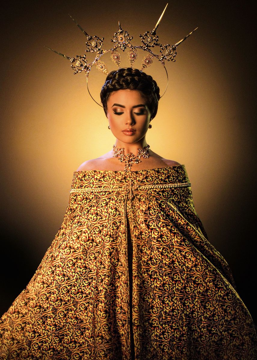 Diseñadora se inspira en la Virgen de la Caridad del Cobre