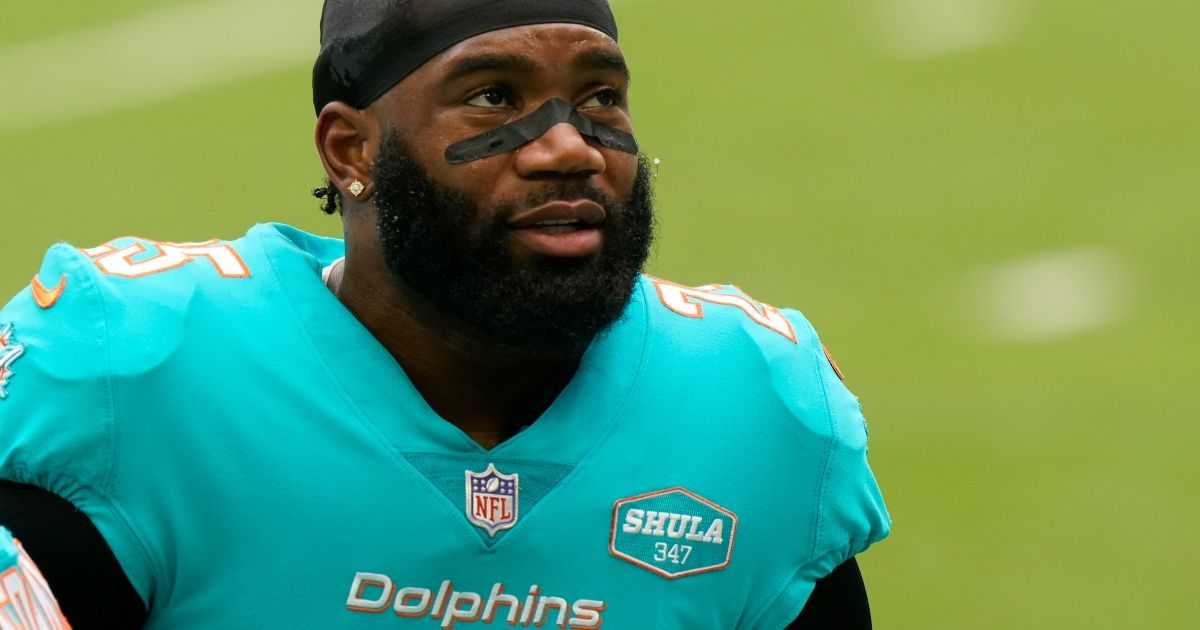 Dolphins acuerdan extensión de contrato con Howard