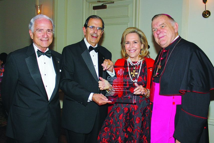 Celebran Gala anual de la Cruz Blanca