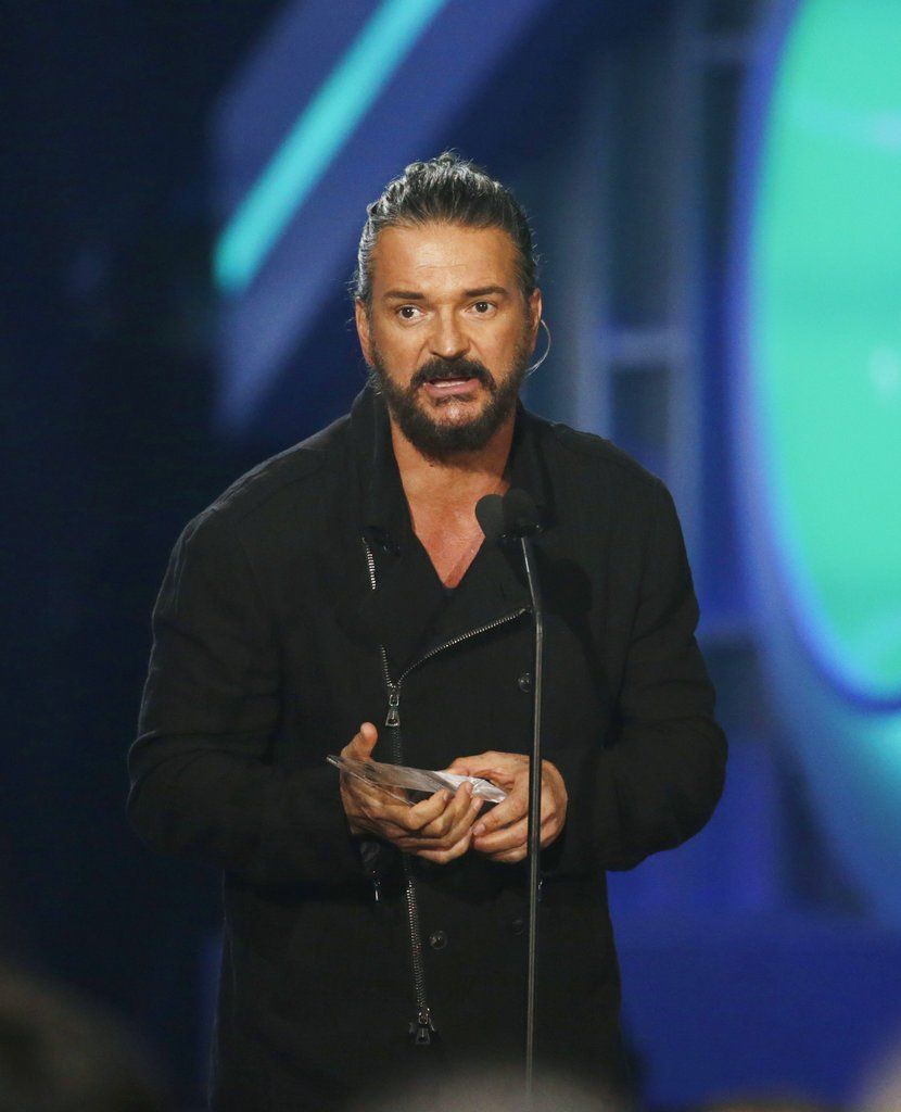 Ricardo Arjona anuncia su retiro de los escenarios por problemas de salud