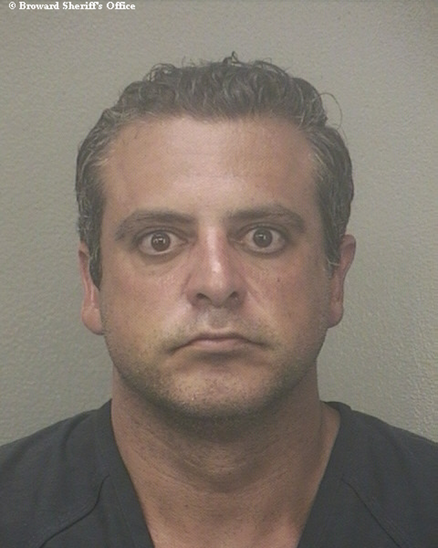 Reconocido médico acusado de violenta agresión contra su mujer