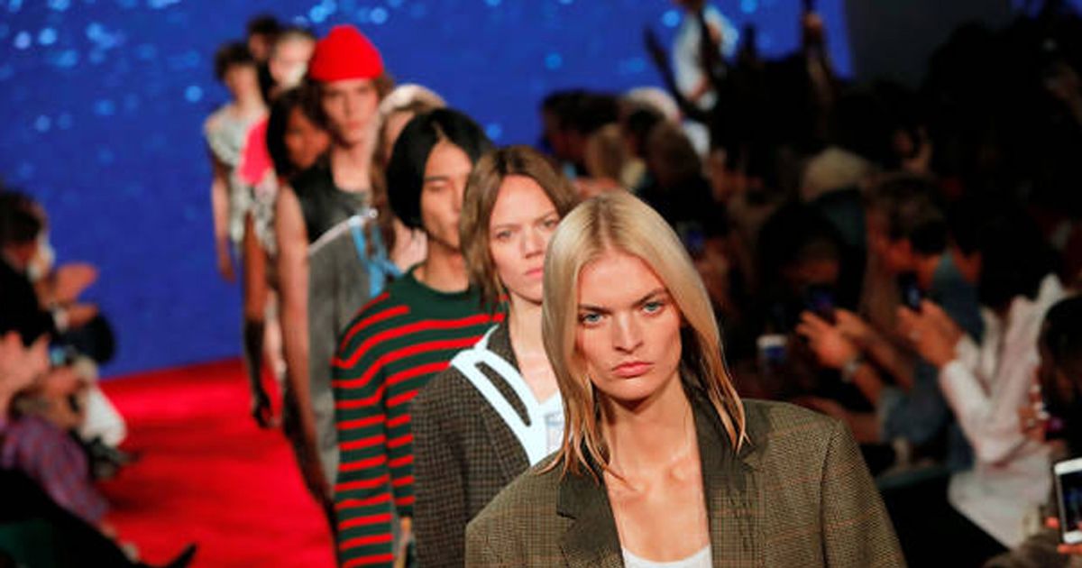 Calvin Klein sumerge su pasarela de Nueva York en la película Jaws