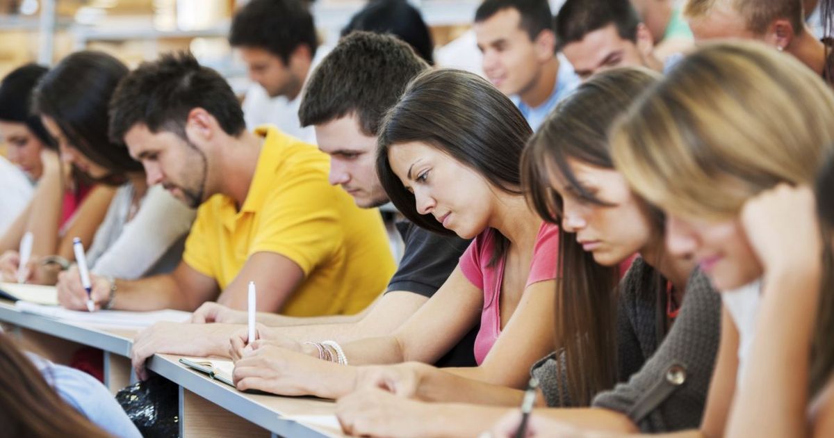 30% de los latinos en EEUU no termina la universidad y queda con ...