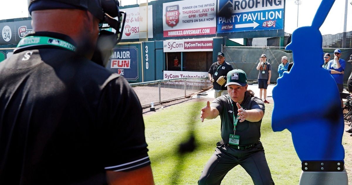 MLB lista para recibir en la primavera a la primera mujer umpire en 17 años