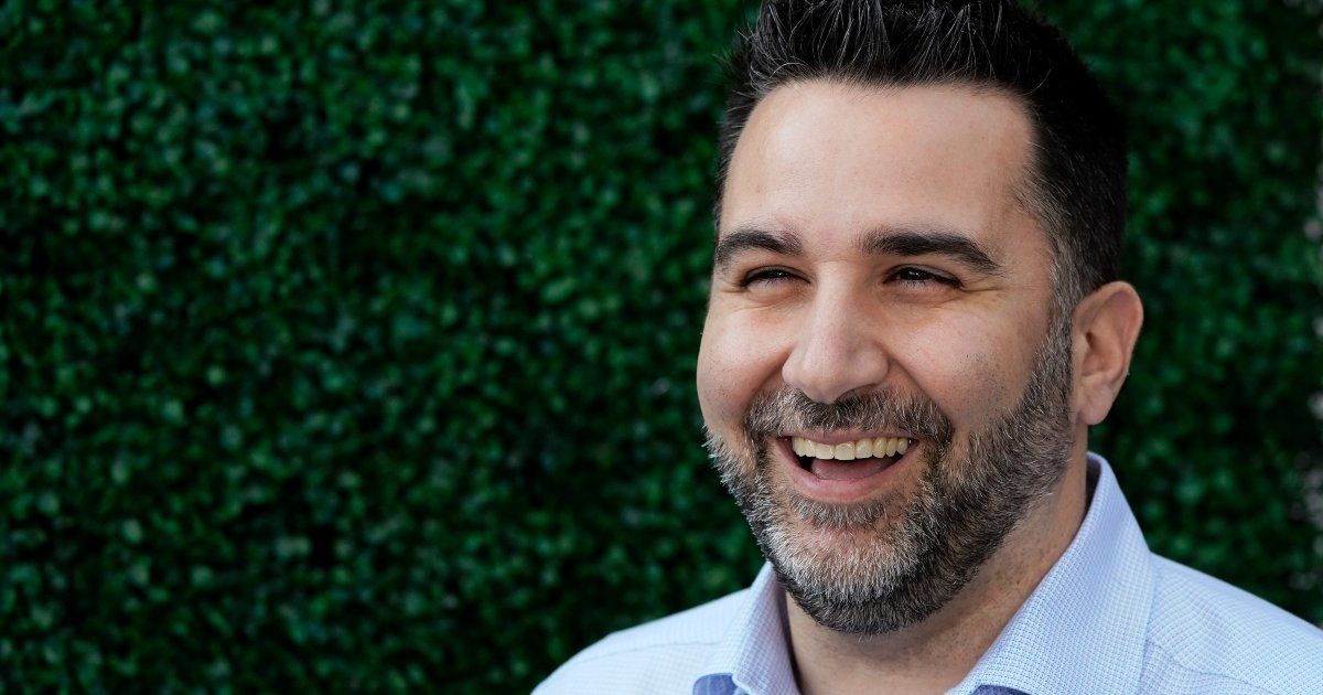 Bravos extiende contrato del arquitecto de su nómina actual