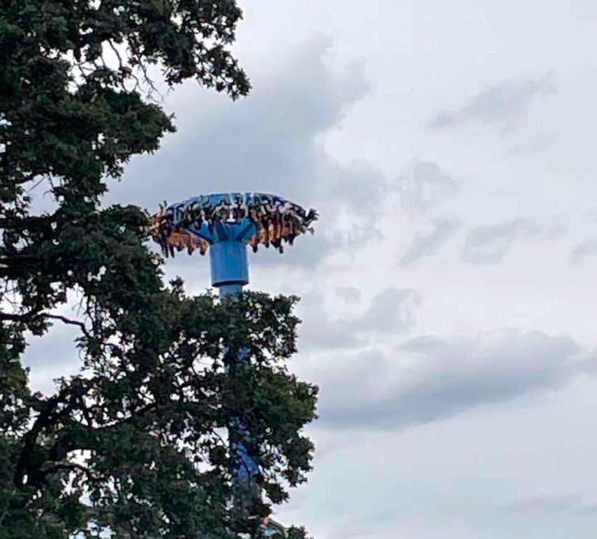 Rescatan a 28 personas atrapadas en juego mecánico en parque de ...