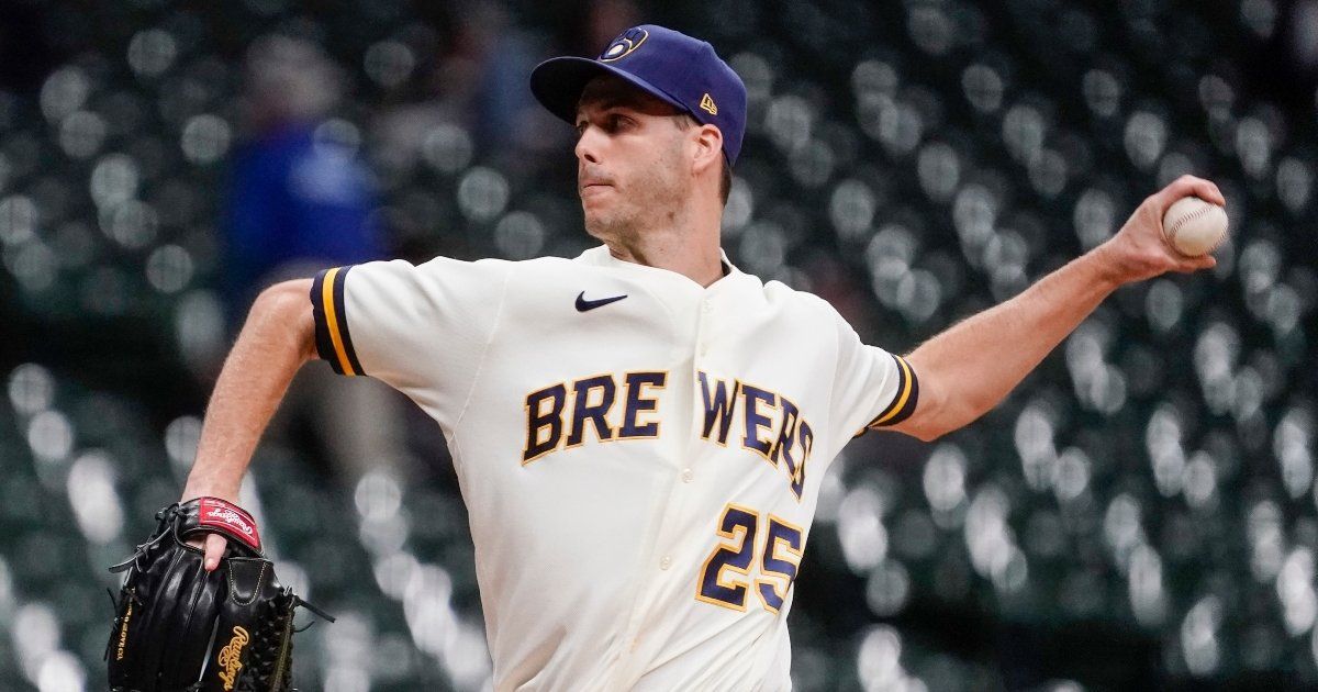 Taylor Rogers se une a su hermano gemelo en los Gigantes