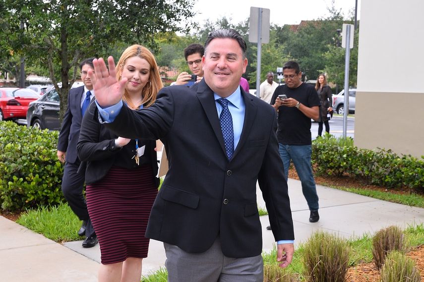 VIDEO: Michael Pizzi regresa triunfal a la Alcaldía dos años después de ...