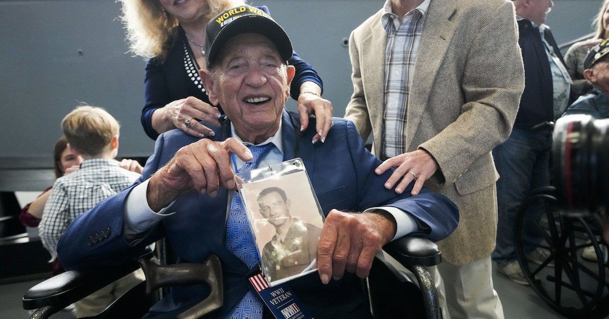 Veterano más longevo de Pearl Harbor cumple 105 años de edad
