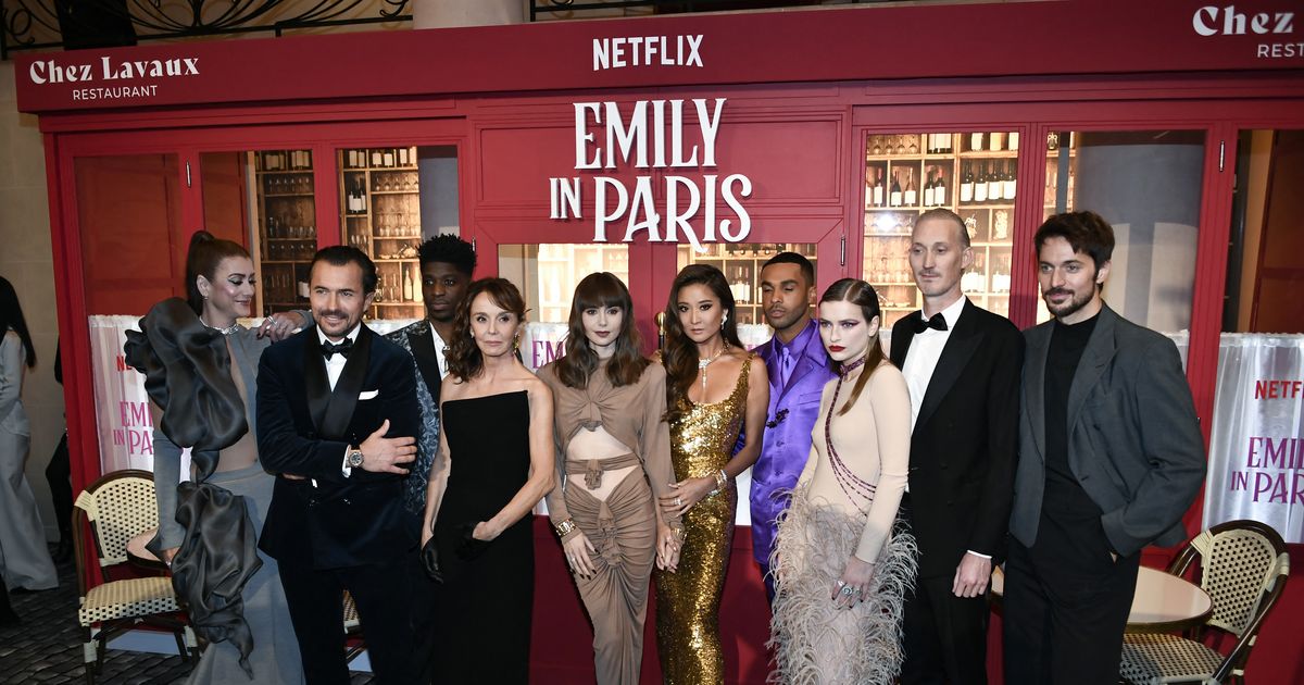 Emily in Paris tiene 14 mil piezas de vestuario