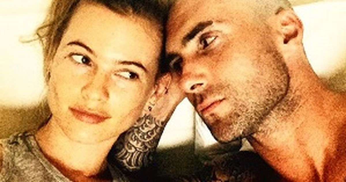 Adam Levine estrena nuevo corte de cabello