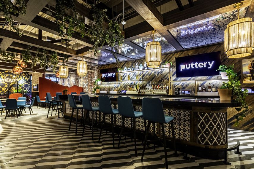 Puttery Miami combina cócteles y minigolf en Wynwood