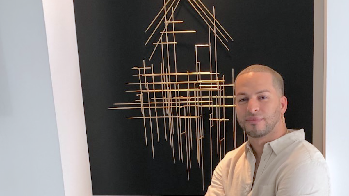 Adrián Fuentes, la poesía visual y la casa de la infancia