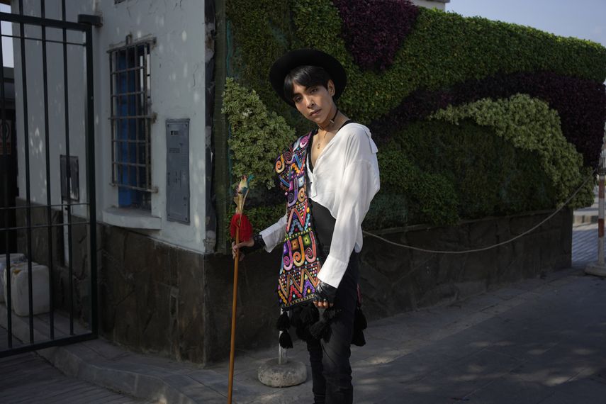 Lenin Tamayo, el cantante que fusiona quechua y K-pop