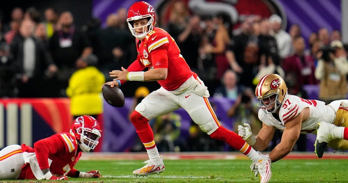 Chiefs reestructura contrato de Patrick Mahomes para abrir espacio salarial