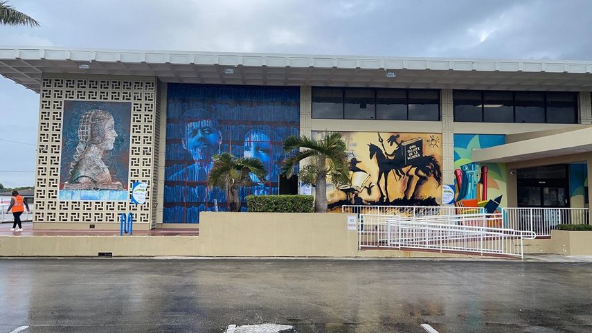 Avanza votación en Hialeah a pesar de la lluvia