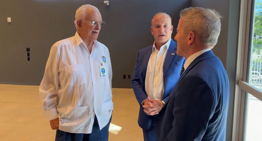 Paul Renner visita el Museo de la Brigada 2506 en Miami y reafirma ...