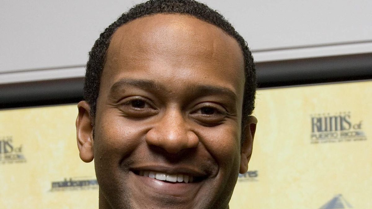 El actor puertorriqueño Modesto Lacen estrena A janguear con mi ex