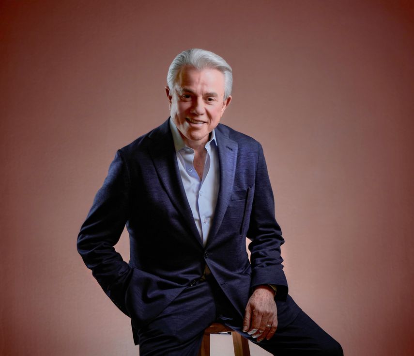 Personalidades celebran la vida y obra de Willy Chirino