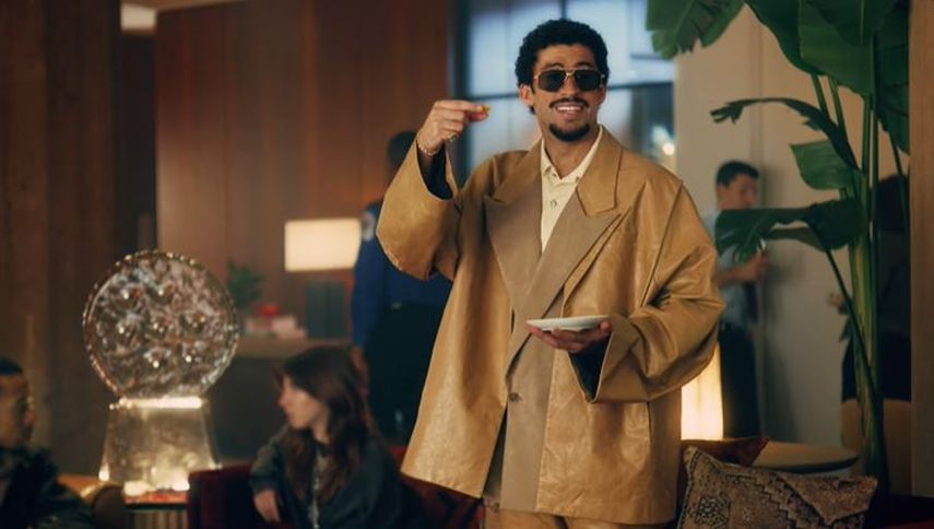 Bad Bunny protagoniza comercial de galletas Ritz para el Super Bowl