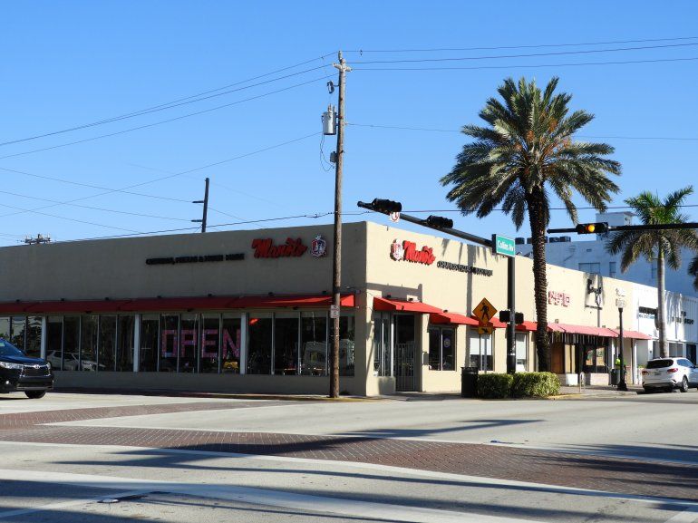 Manolo, un restaurante clásico de Miami Beach, comienza a recuperarse