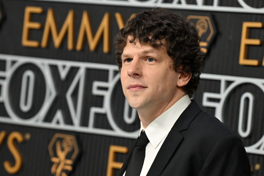 Actor Jesse Eisenberg presenta en festival Sundance su filme A Real Pain