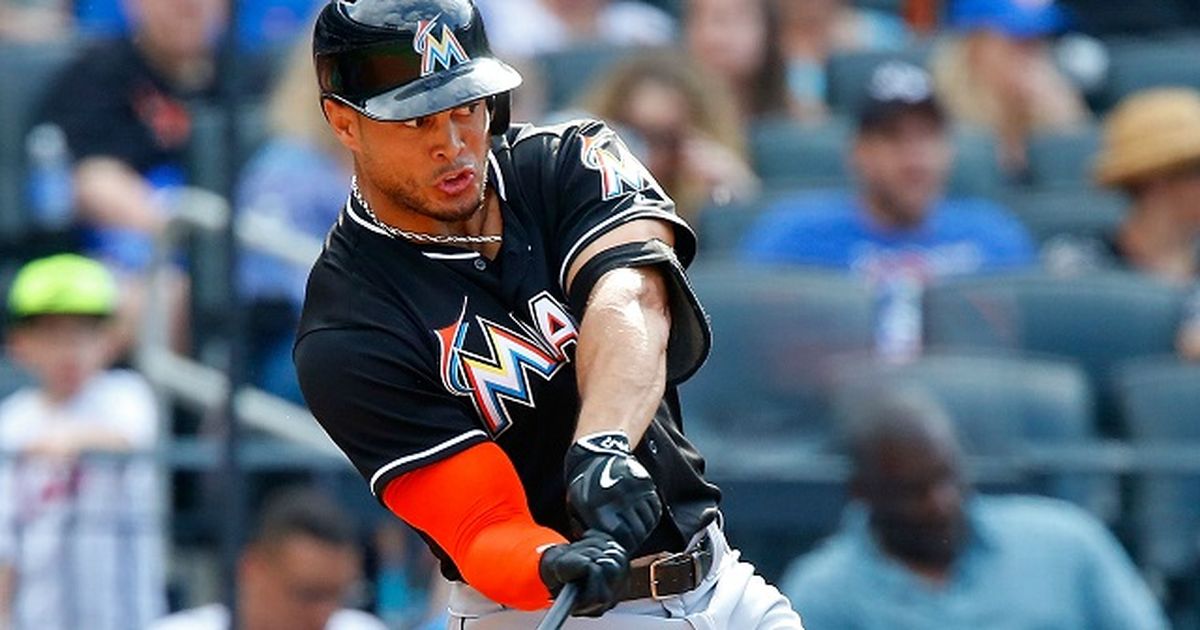 Stanton sigue encendido pero no pudo evitar la derrota de los Marlins