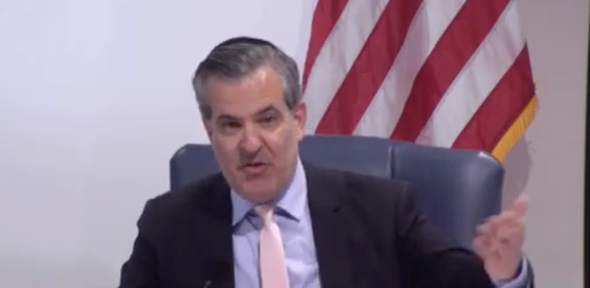 ¿Qué hay detrás de la polémica ordenanza de Miami Beach que prohíbe ...