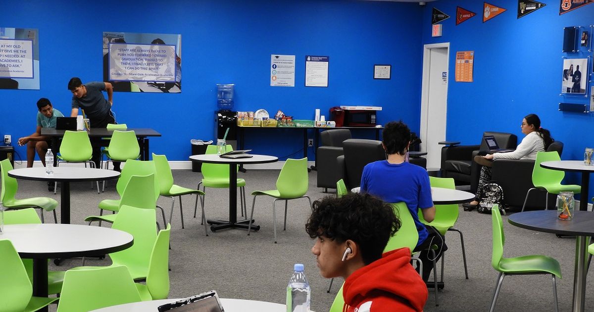 Una segunda oportunidad para graduarse de High School en Miami-Dade