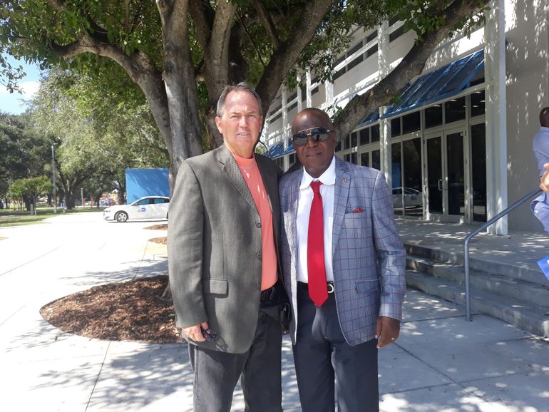 Hombre aprovecha el fútbol para formar mejores personas y tiene recompensa