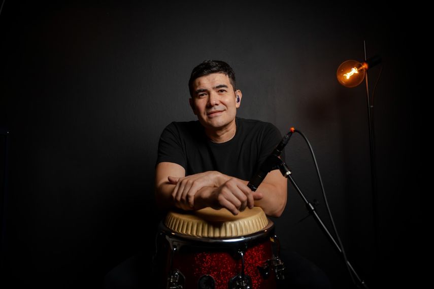 Músico venezolano Alex Flórez brilla en la percusión latinoamericana
