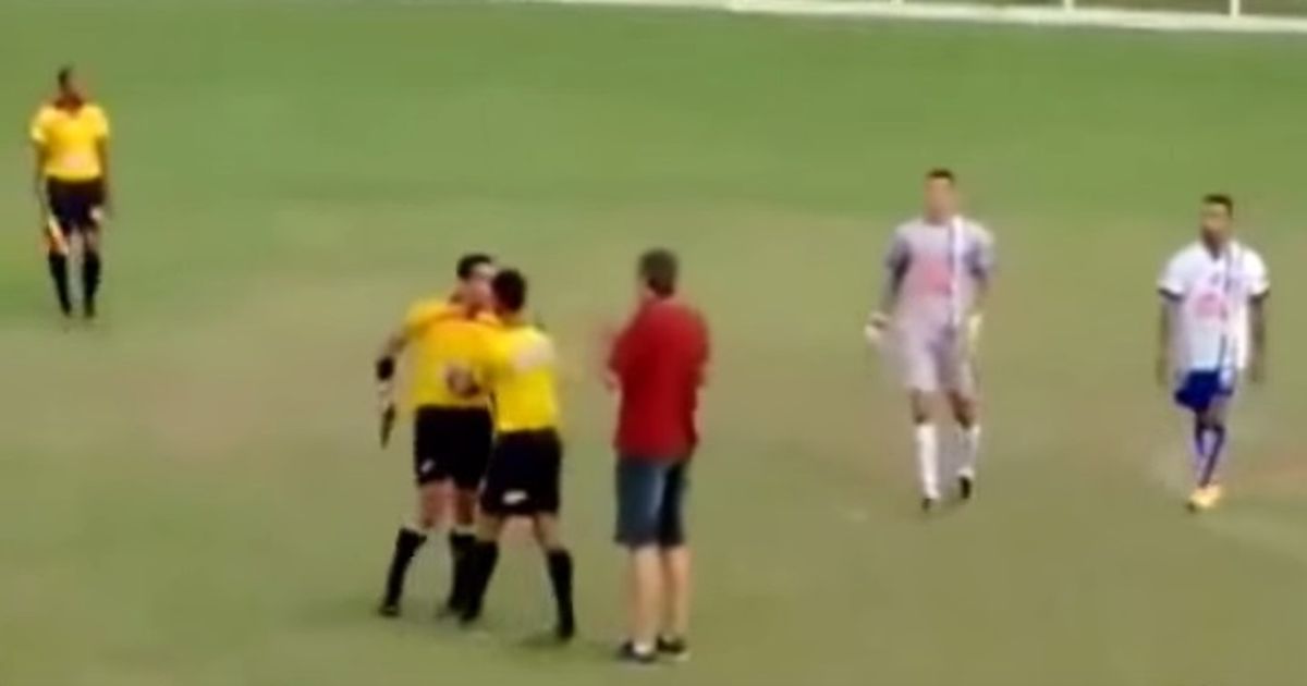 Video Árbitro Brasileño Saca Una Pistola En Plena Cancha