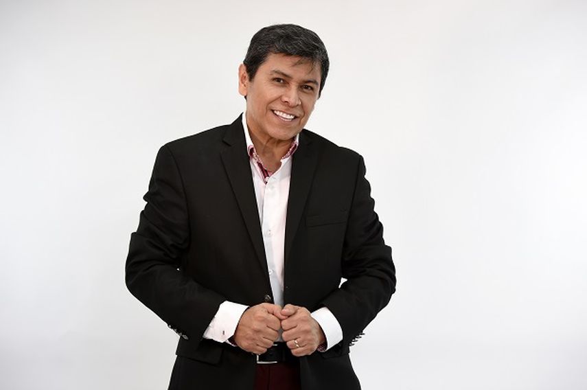 Álvaro Torres regresa más romántico y enamorado con “Otra vida”