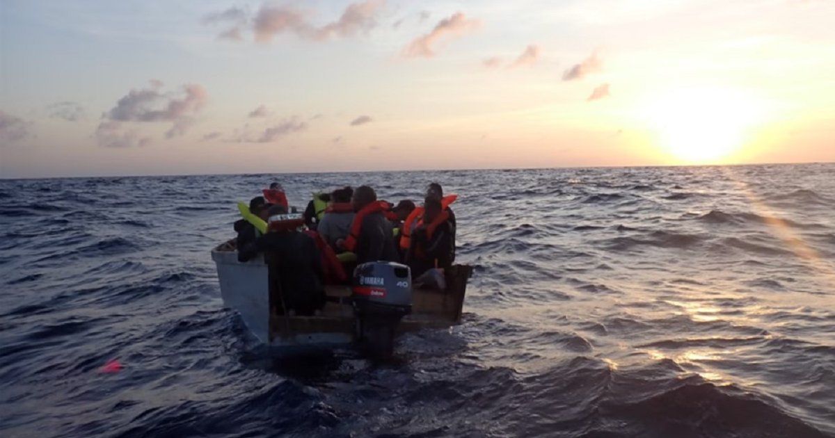 EEUU deporta 16 migrantes cubanos