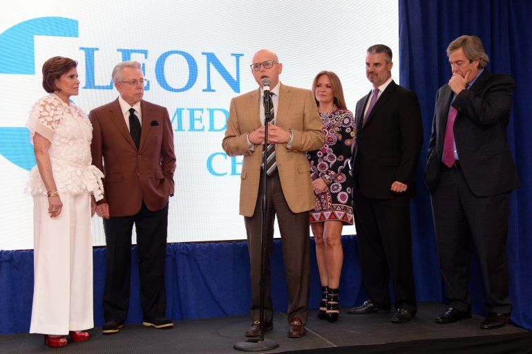 Silvia y Benjamín León Jr. ofrecen cóctel a beneficio de la Liga Contra ...