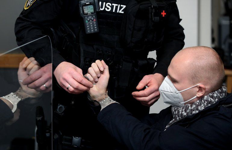 Fiscales piden cadena perpetua a acusado de ataque antisemita