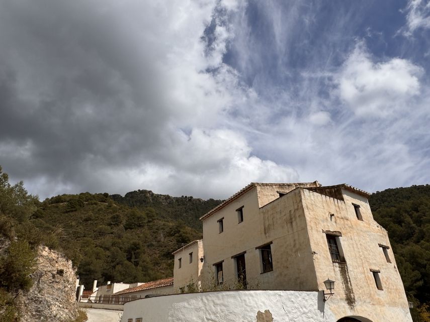 El Acebuchal, el pueblo que se reconstruyó sobre una herida